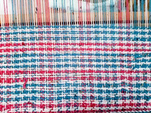 Weave or knit a houndstooth pattern with Deluxe Worsted Tweed yarn - KNITmuch